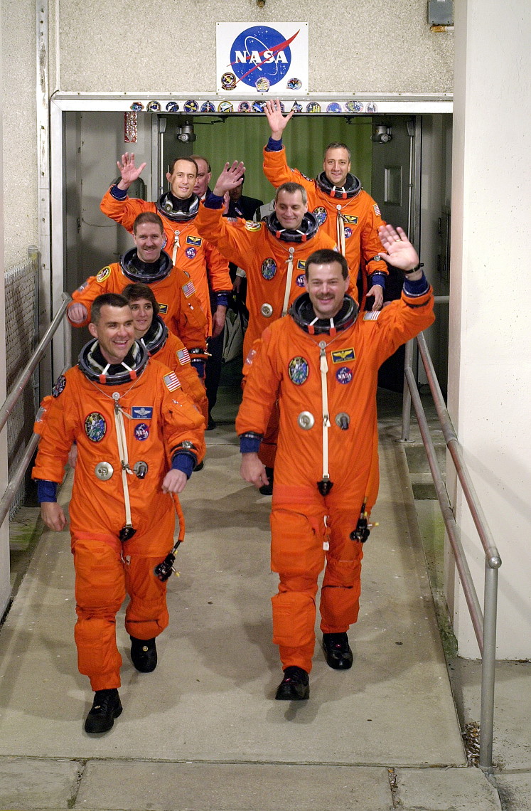Crew STS-109 walkout
