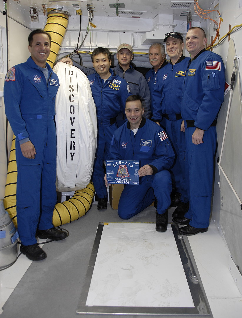 Crew STS 119