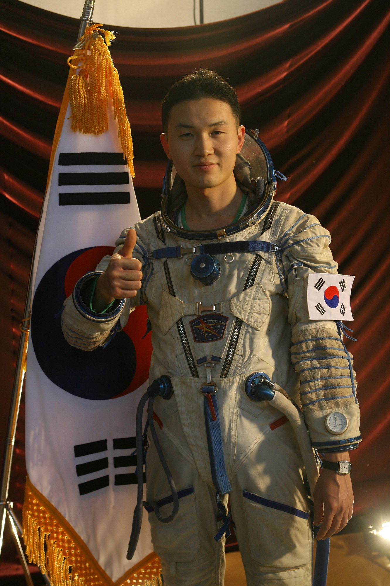 Biographies of Astronaut and Cosmonaut Candidates: Jun-seong Jang