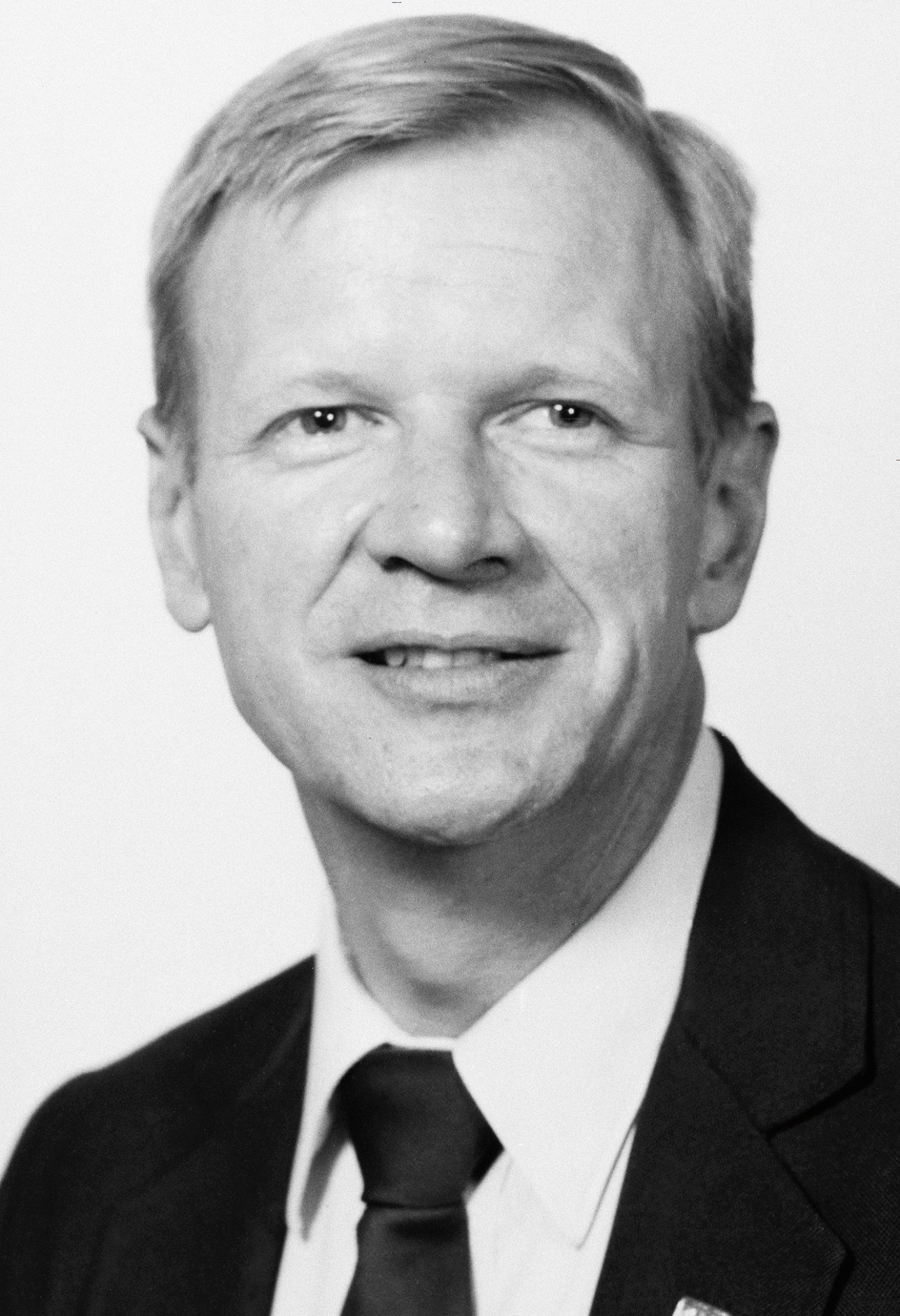 Biographies of Astronaut and Cosmonaut Candidates: Michael Metcalf