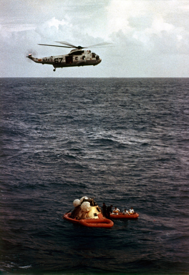 File:Apollo-8 landing.jpg - Wikimedia Commons