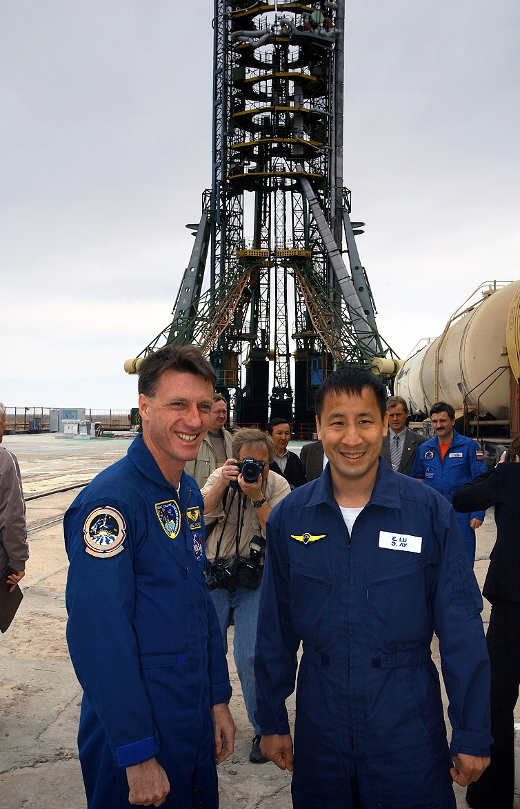 Crew Soyuz TMA-2